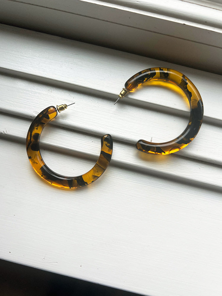 Curved Resin Hoops Tortoiseshell - Handmade Jewelry | Mata Traders